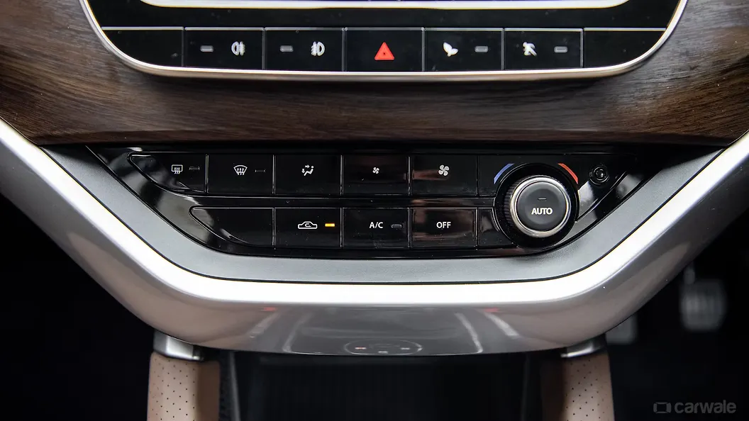Harrier AC Controls Image, Harrier Photos in India - CarWale
