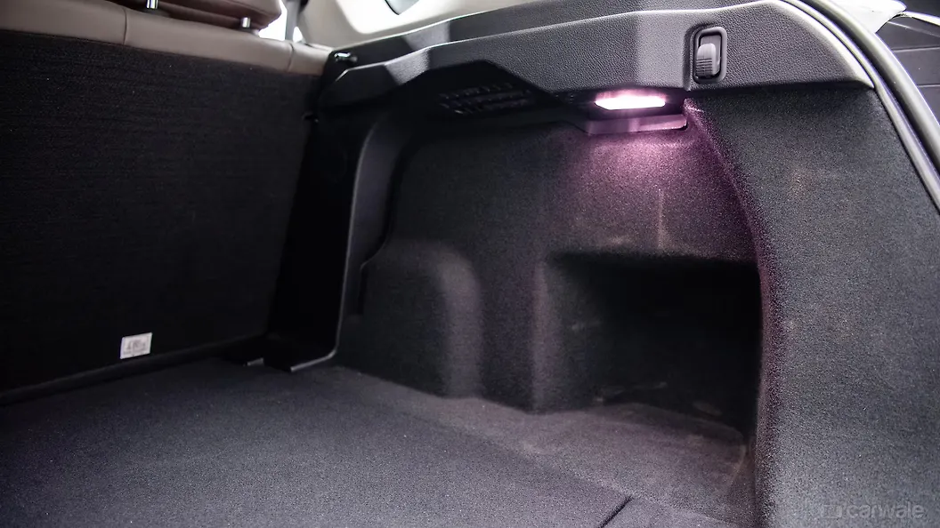 Harrier Boot Light Image, Harrier Photos in India - CarWale