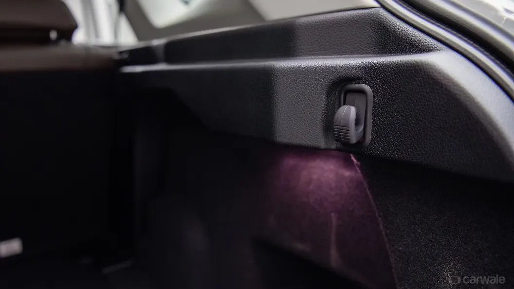 Harrier Boot Parcel Hooks Image, Harrier Photos in India - CarWale