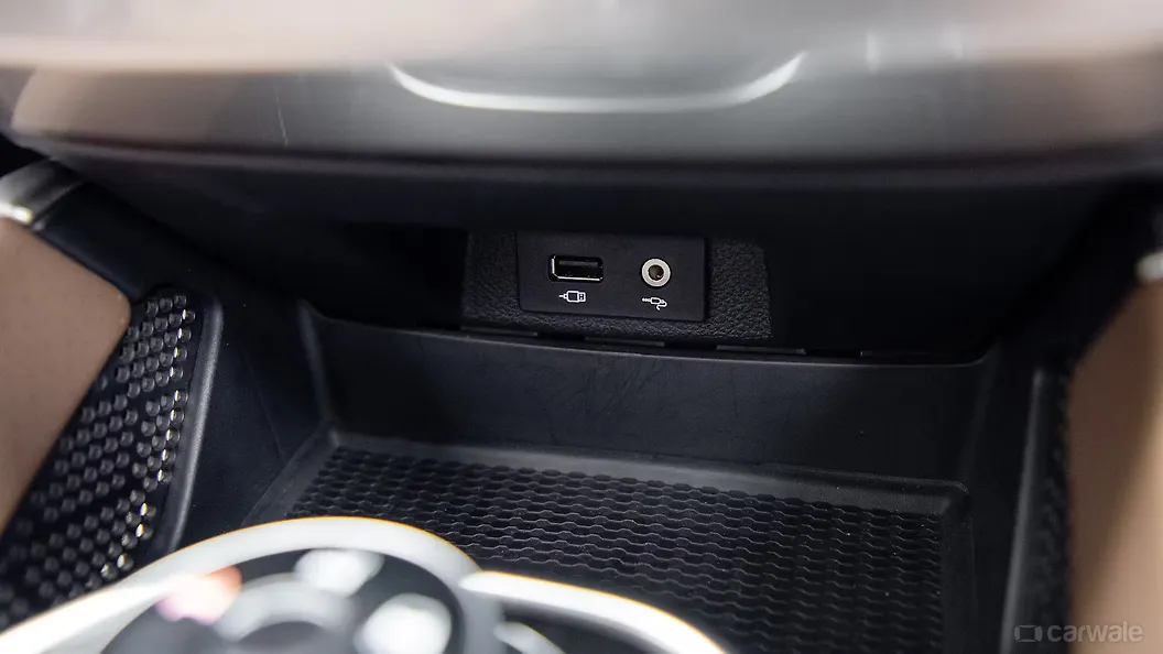 Harrier USB Port/AUX/Power Socket/Wireless Charging Image, Harrier ...