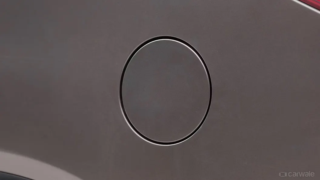 Alturas G4 Closed Fuel Lid Image, Alturas G4 Photos in India - CarWale