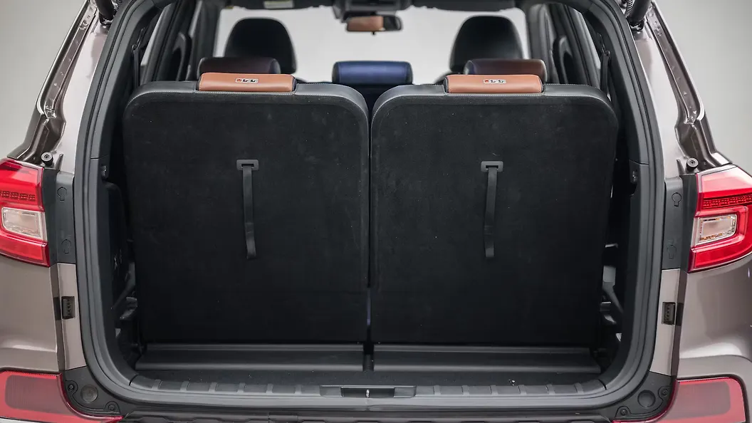 Mahindra Alturas G4 Images, Interior & Exterior Photo Gallery - CarWale