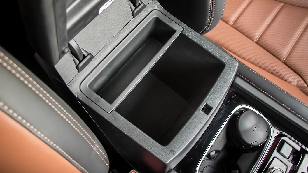 Alturas G4 Front Centre Arm Rest Storage Image, Alturas G4 Photos in ...