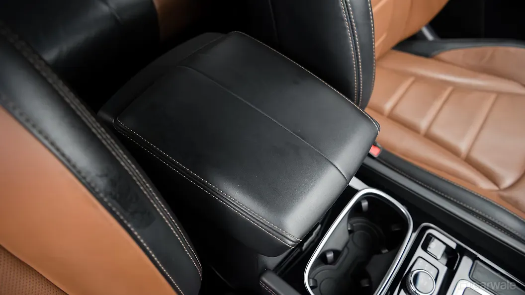 Alturas G4 Front Centre Arm Rest Image, Alturas G4 Photos in India ...