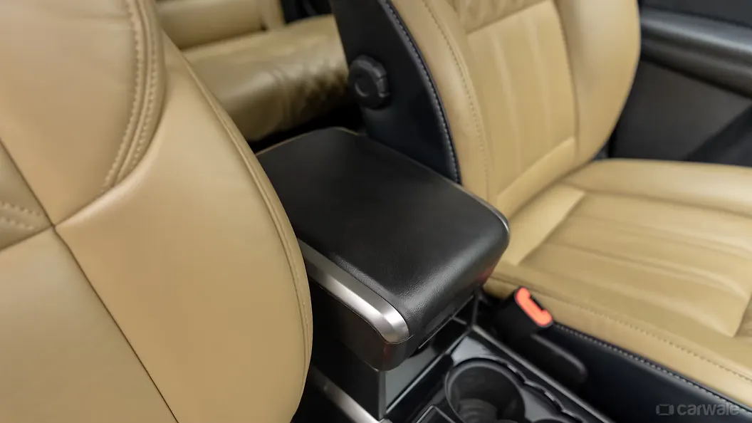 XUV500 Front Centre Arm Rest Image, XUV500 Photos in India - CarWale