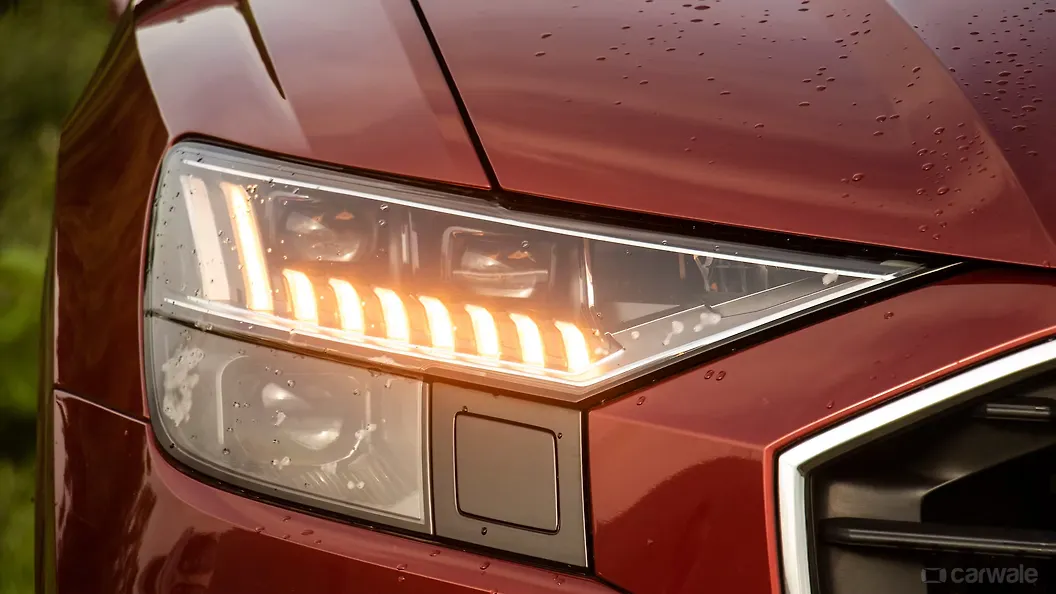 Q8 Blinker Image, Q8 Photos in India - CarWale