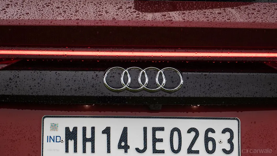 Q8 Rear Logo Image, Q8 Photos in India - CarWale