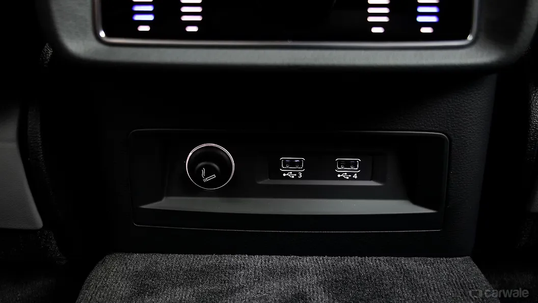 Q8 USB Port/AUX/Power Socket/Wireless Charging Image, Q8 Photos in ...