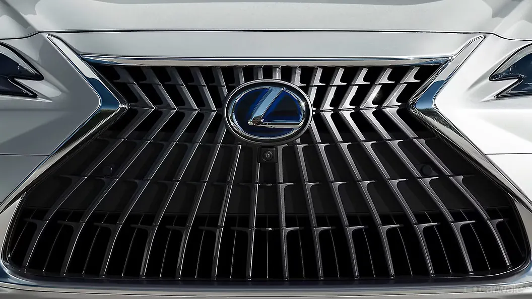 ES Front View Image, ES Photos in India - CarWale