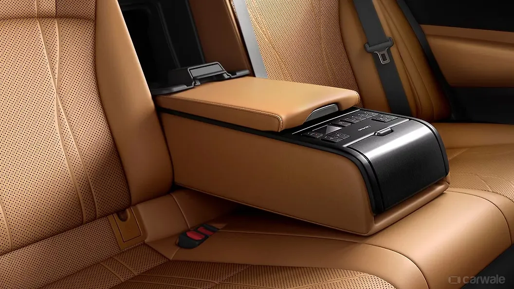 ES Rear Row Centre Arm Rest Image, ES Photos in India - CarWale