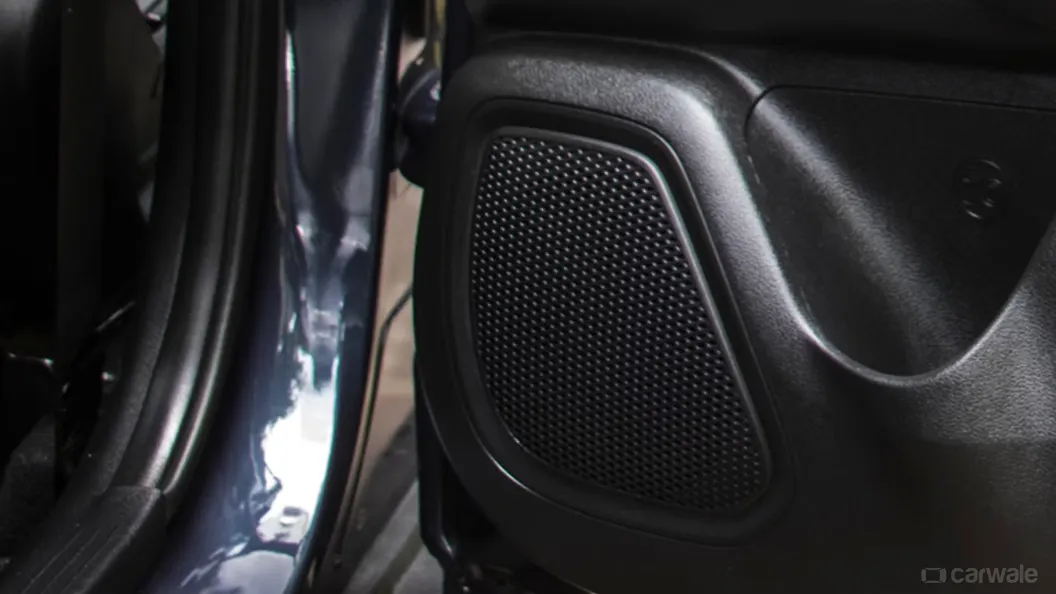 Venue [2019-2022] Rear Speakers Image, Venue [2019-2022] Photos in ...