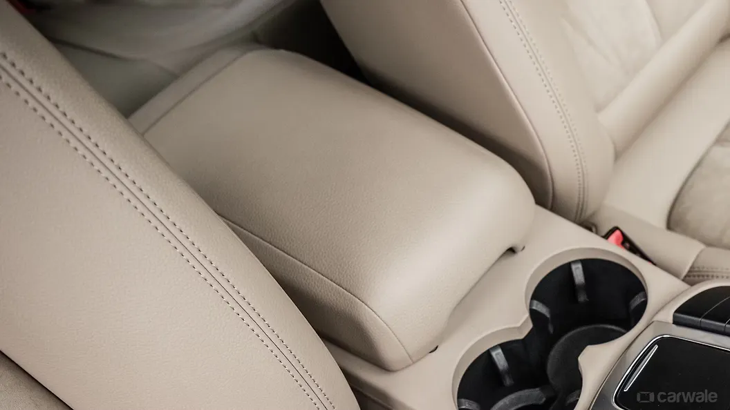 Macan Front Centre Arm Rest Image, Macan Photos in India - CarWale