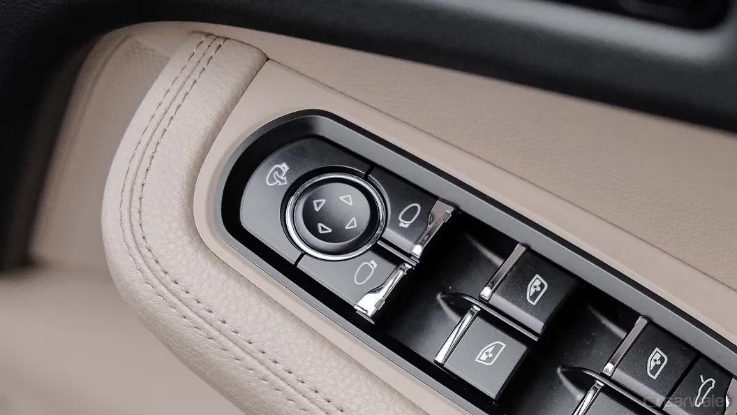 Macan Outer Rear View Mirror ORVM Controls Image, Macan Photos in India ...