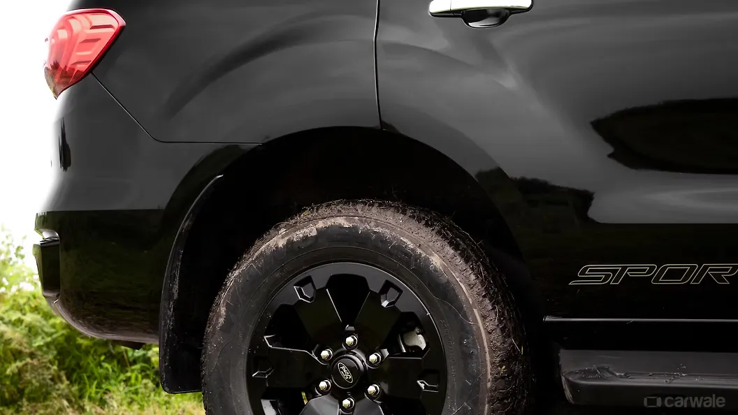 Endeavour Rear Fender Image, Endeavour Photos in India - CarWale