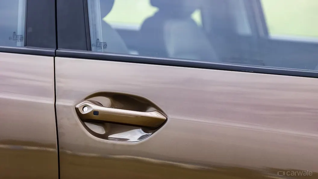Punch Front Door Handle Image, Punch Photos in India - CarWale