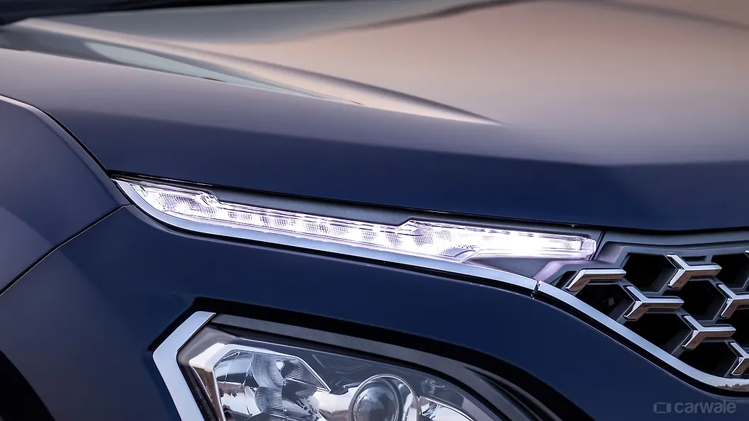 Safari Daytime Running Lamp (DRL) Image, Safari Photos in India - CarWale