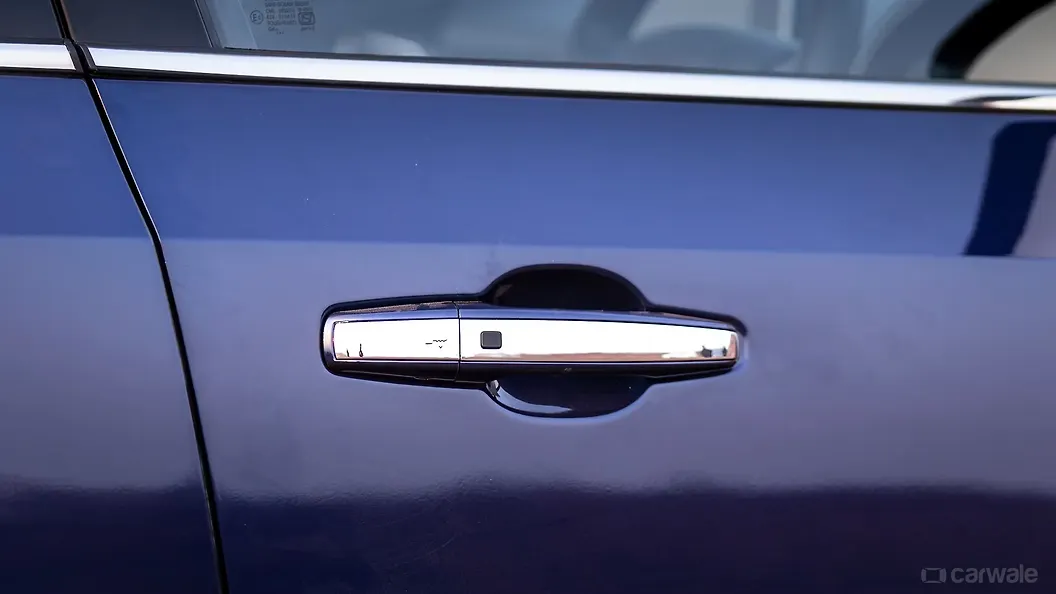 Safari Front Door Handle Image, Safari Photos in India - CarWale
