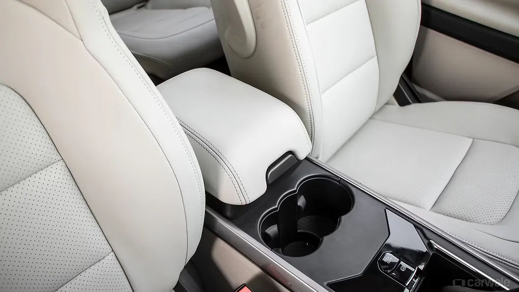 Safari Front Centre Arm Rest Image, Safari Photos in India - CarWale