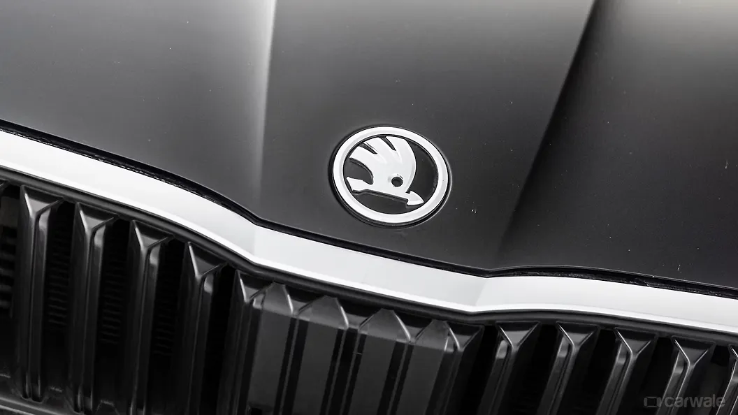 Octavia Front Logo Image, Octavia Photos in India - CarWale