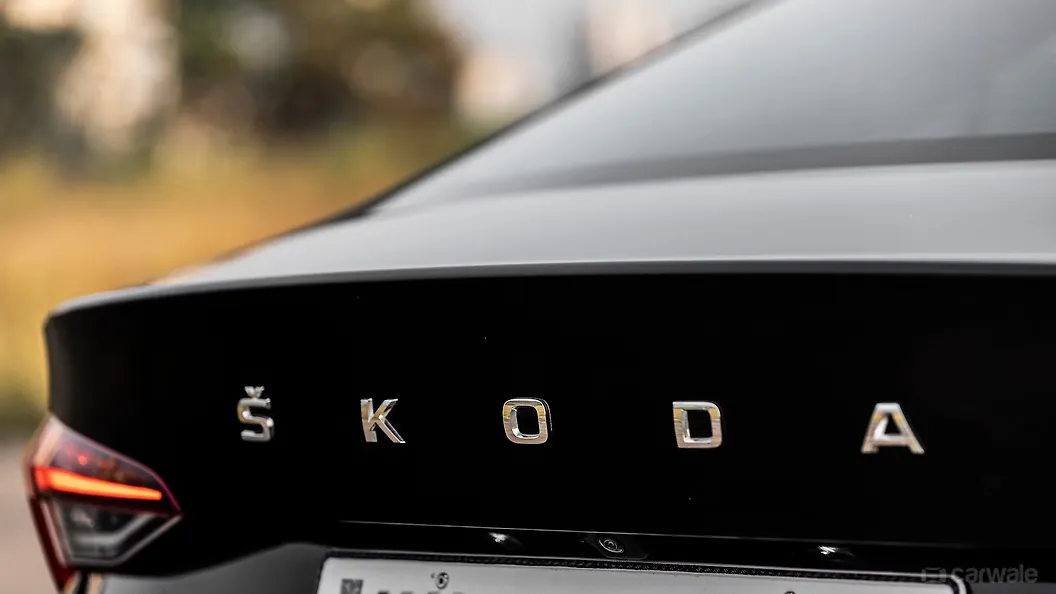 Octavia Rear Logo Image, Octavia Photos in India - CarWale
