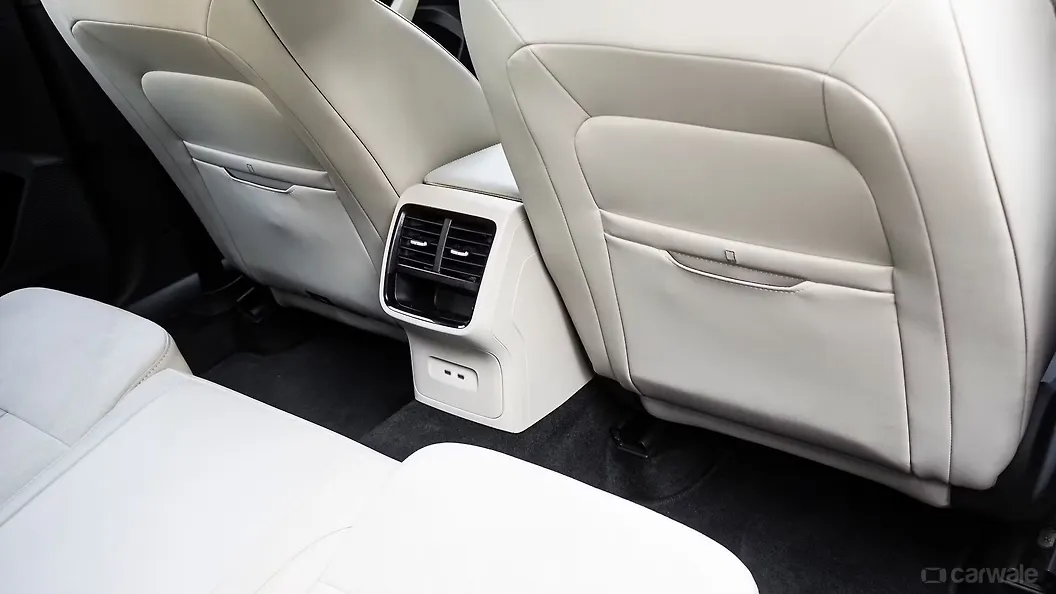 Octavia Front Seat Back Pockets Image, Octavia Photos in India - CarWale