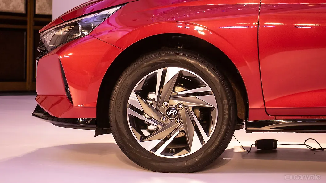 i20 Wheel Image, i20 Photos in India - CarWale