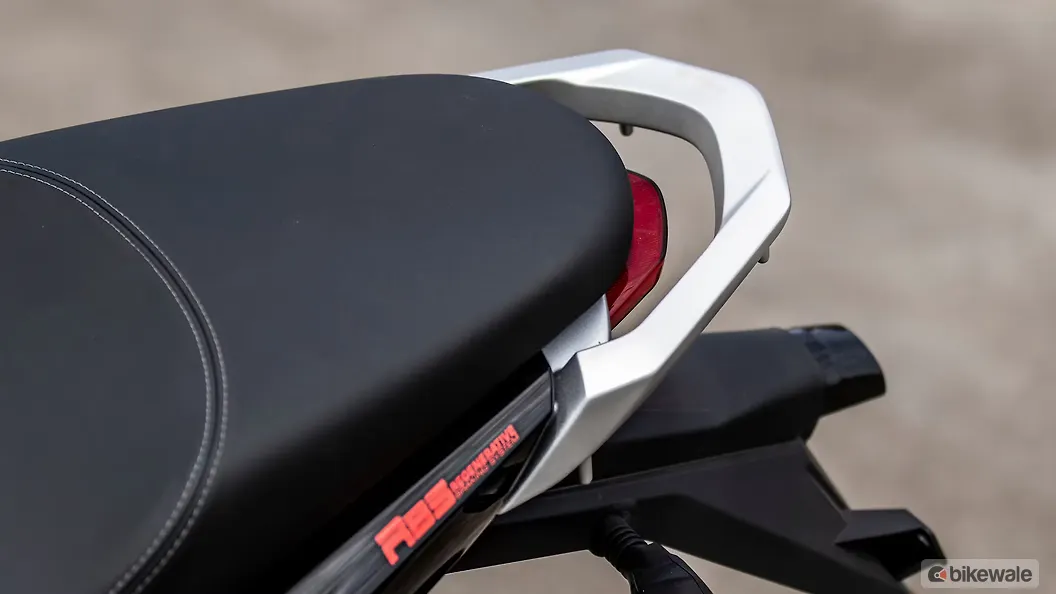 Revolt RV400 Grab Rail Image – BikeWale
