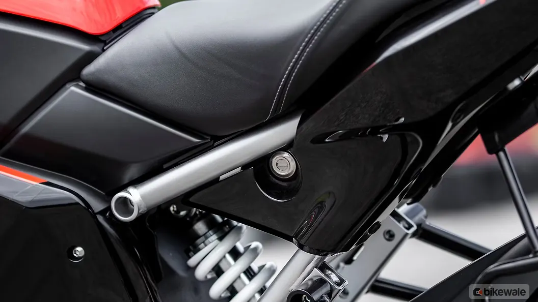 Revolt RV400 Electric Bike Battery Pack Image – BikeWale