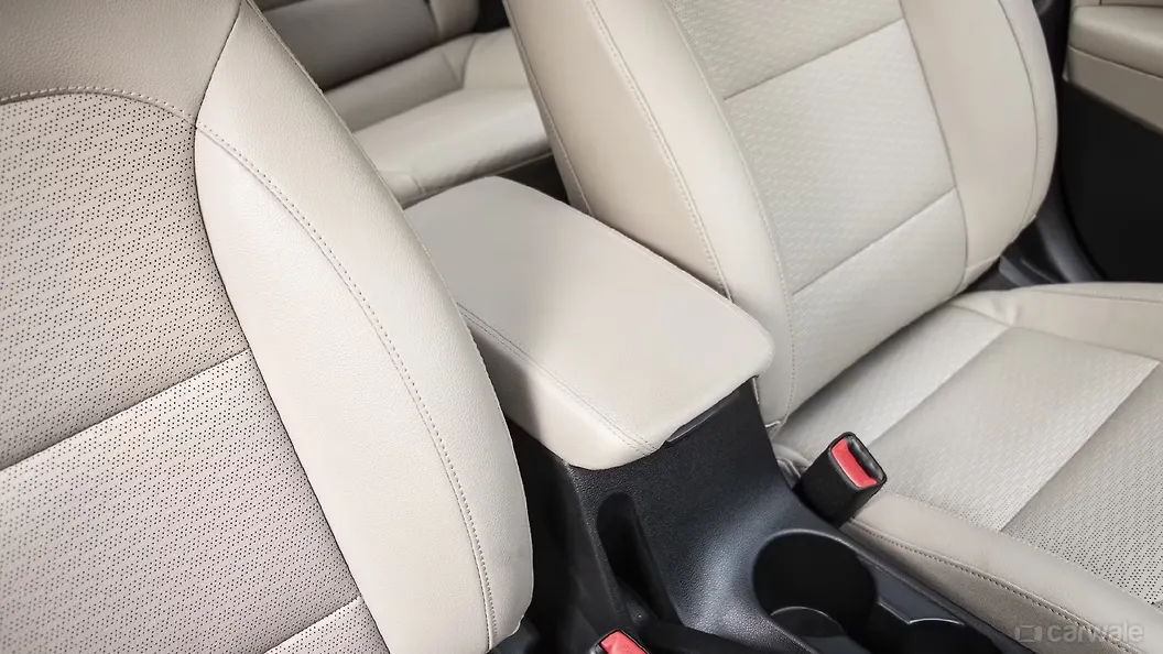 Elantra Front Centre Arm Rest Image, Elantra Photos in India - CarWale