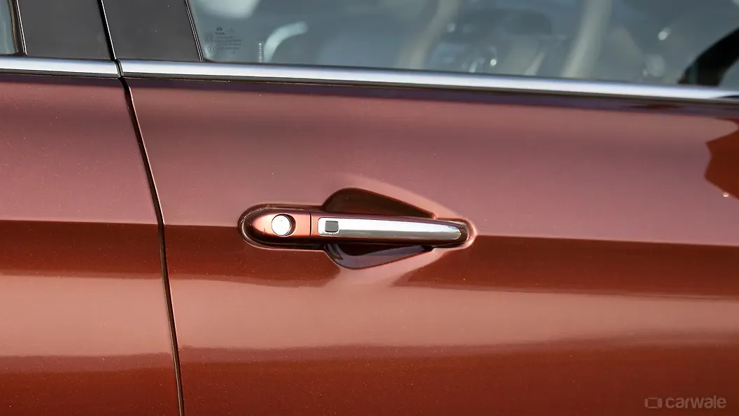 Tigor Front Door Handle Image, Tigor Photos in India - CarWale