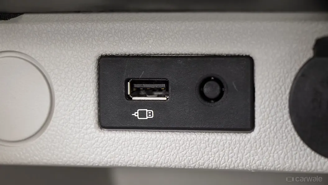 Tigor USB Port/AUX/Power Socket/Wireless Charging Image, Tigor Photos ...