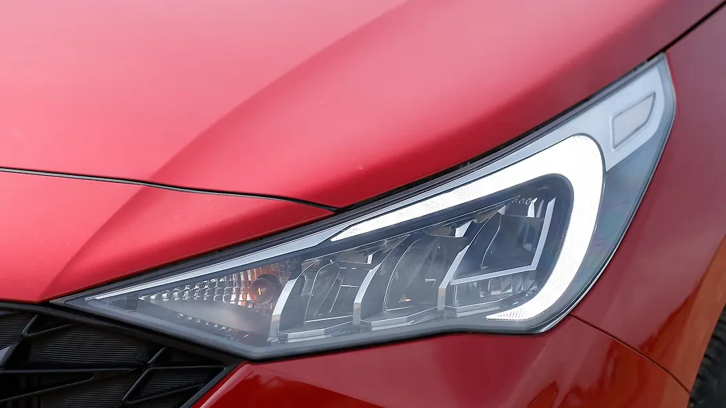 Hyundai Verna Photo, verna daytime running lamp drl Image - CarWale