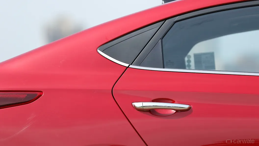 Verna Rear Door Handle Image, Verna Photos in India - CarWale