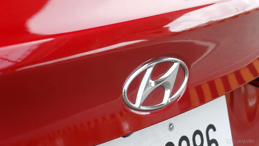 Verna Rear Logo Image, Verna Photos in India - CarWale