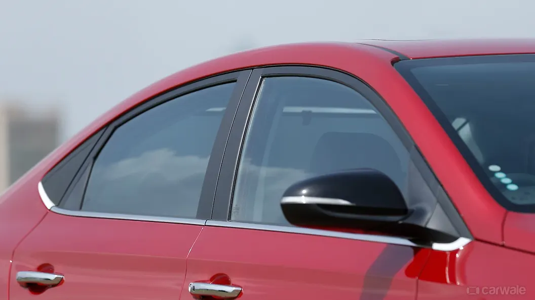 Verna Side Glass Housing Image, Verna Photos in India - CarWale