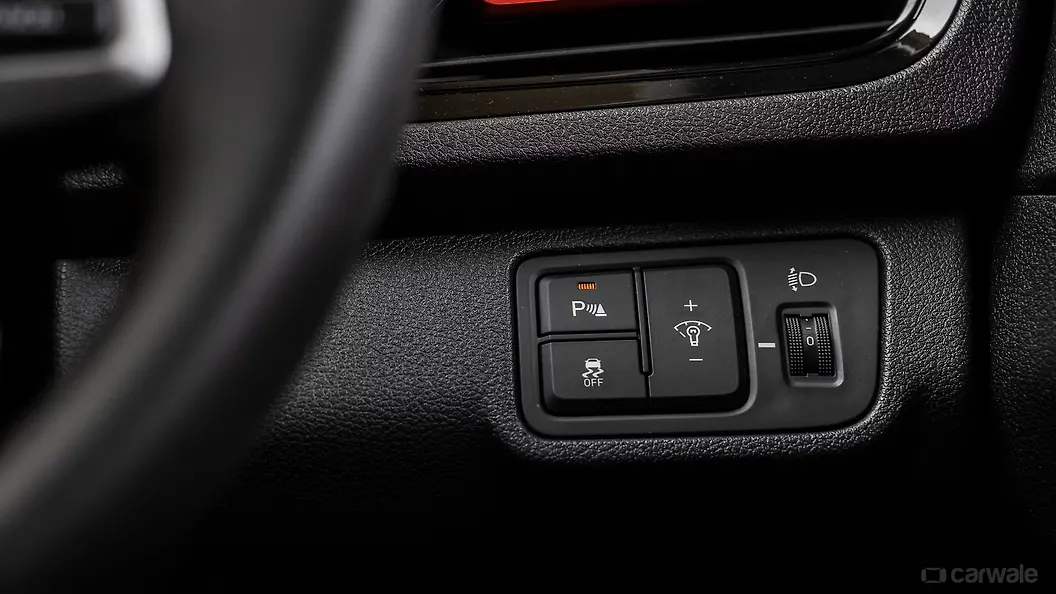 Verna Dashboard Switches Image, Verna Photos in India - CarWale