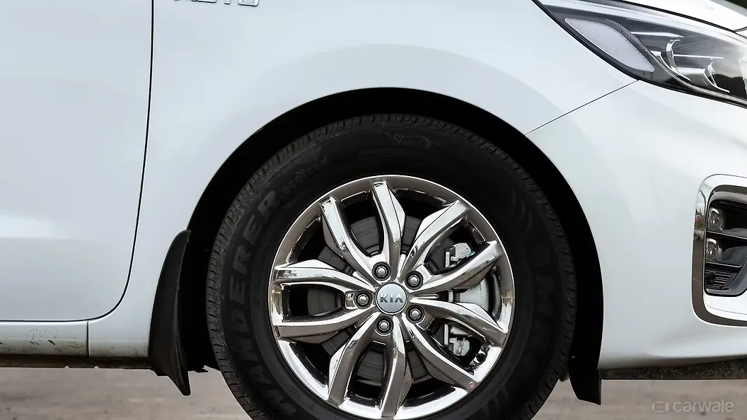 Carnival Front Fender Image, Carnival Photos in India - CarWale