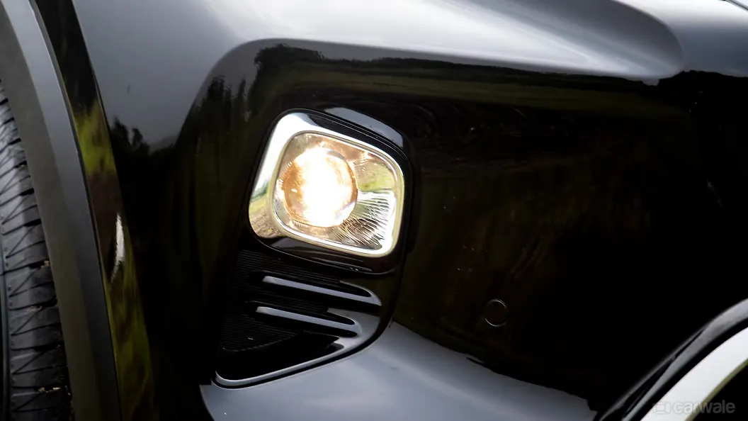 Sonet [2020-2022] Front Fog Lamp Image, Sonet [2020-2022] Photos in ...