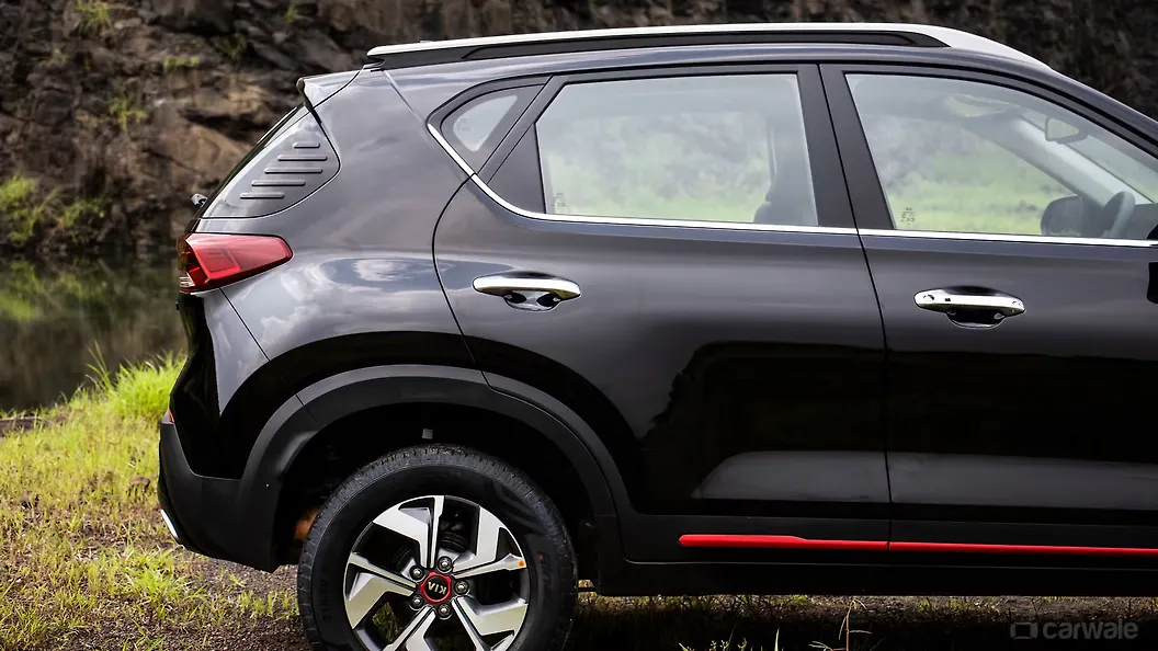 Sonet [2020-2022] Rear Door Image, Sonet [2020-2022] Photos in India ...