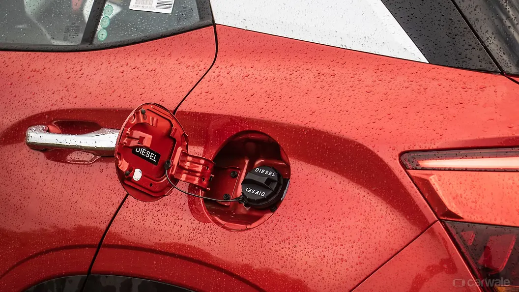 Creta Open Fuel Lid Image, Creta Photos in India - CarWale