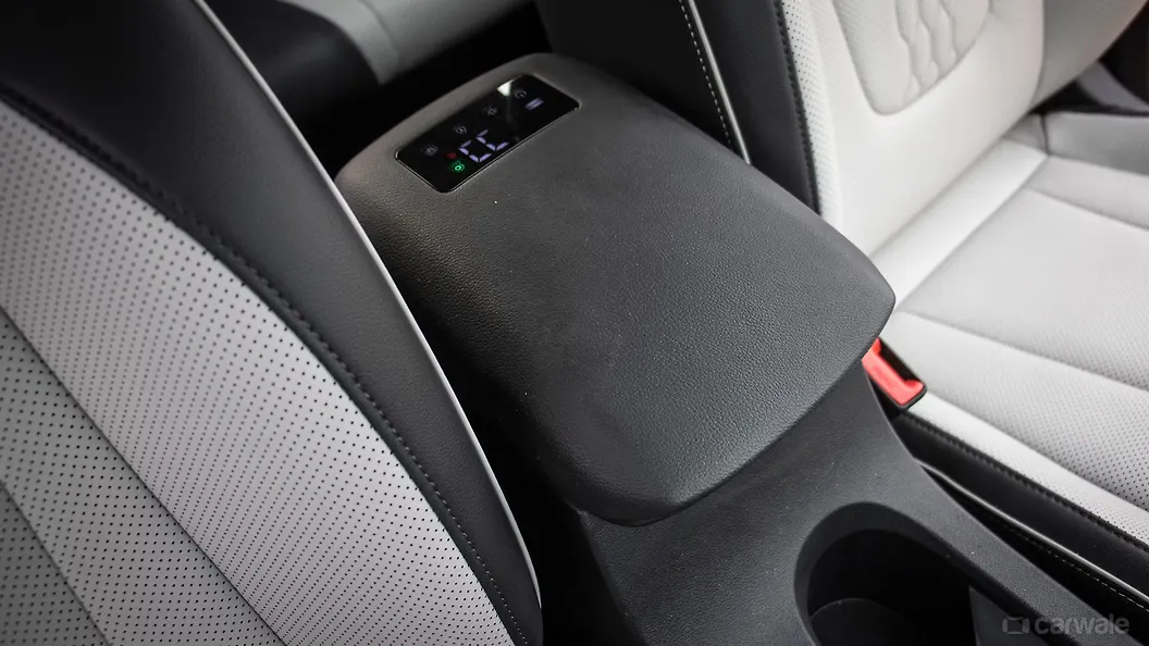 Creta Front Centre Arm Rest Image, Creta Photos in India - CarWale