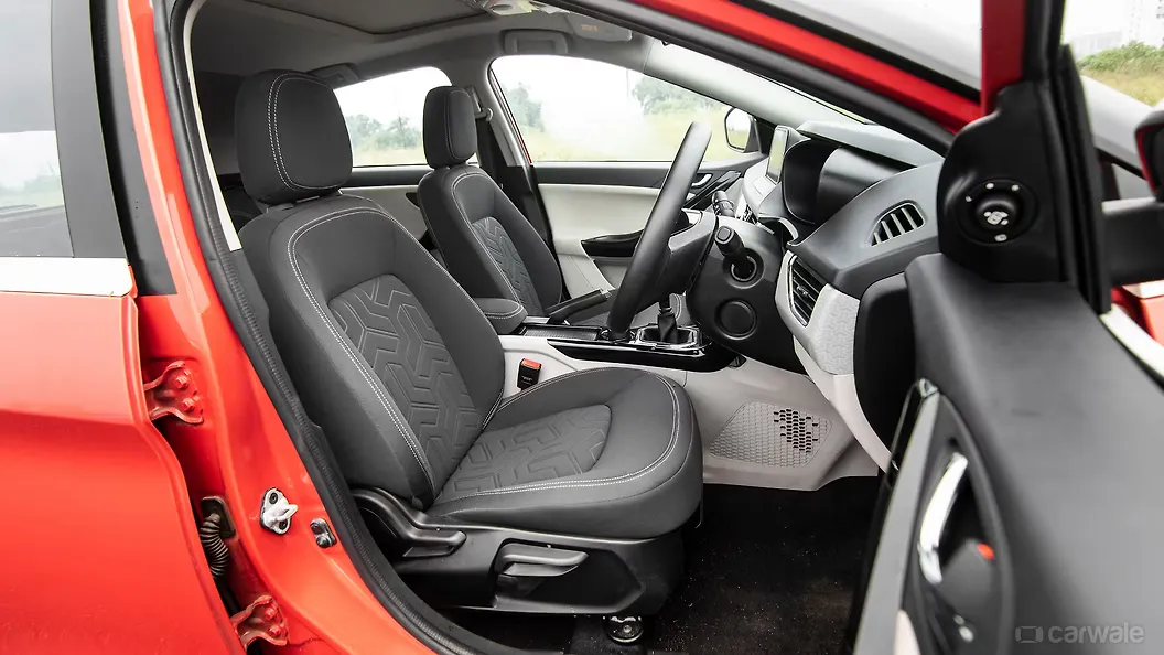 Nexon Front Row Seats Image, Nexon Photos in India - CarWale