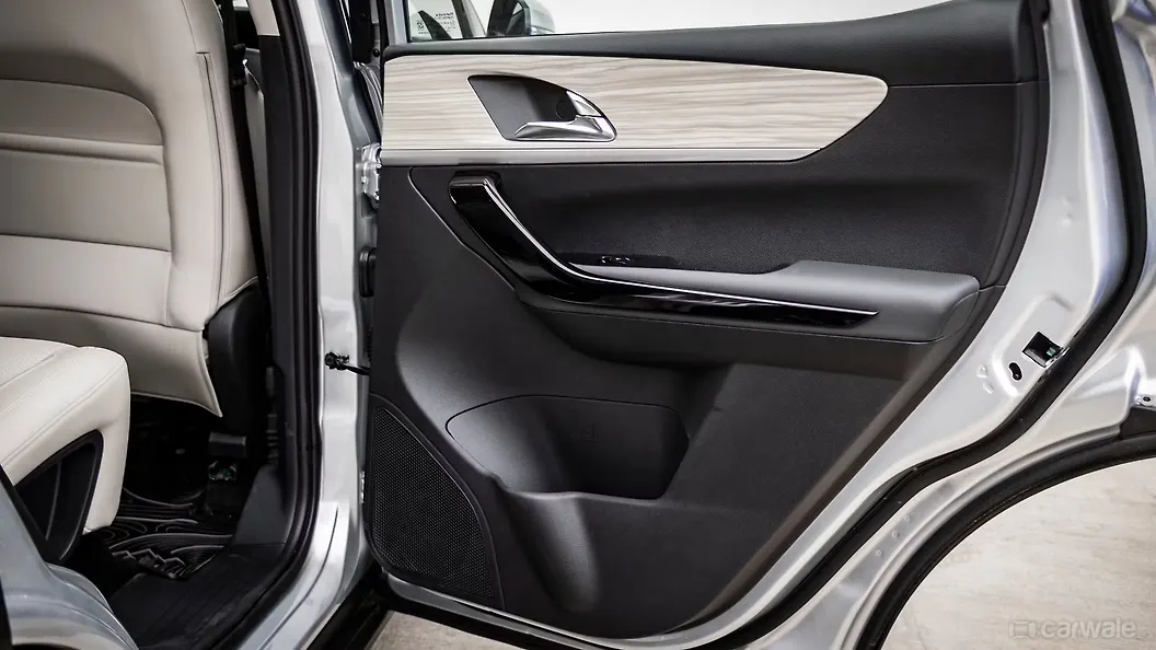 XUV700 Rear Door Pad Image, XUV700 Photos in India - CarWale