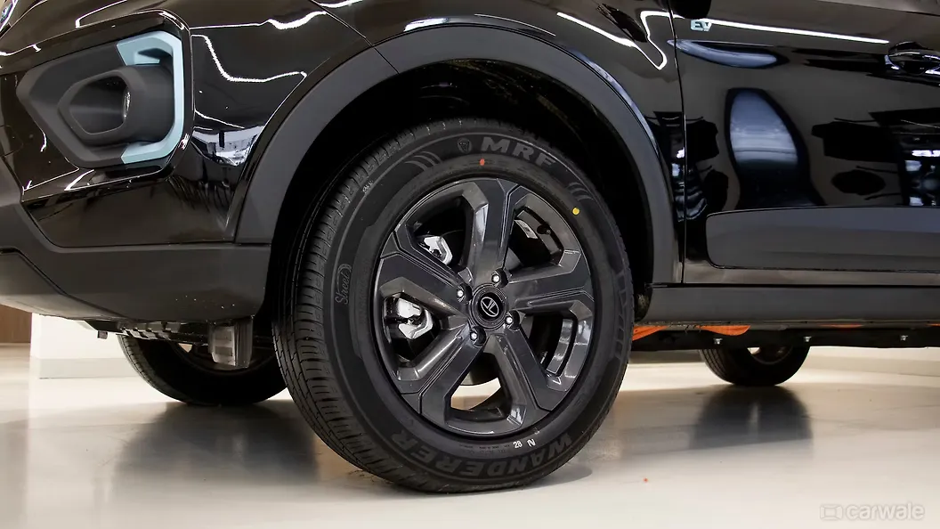 Nexon EV Front Fender Image, Nexon EV Photos in India - CarWale