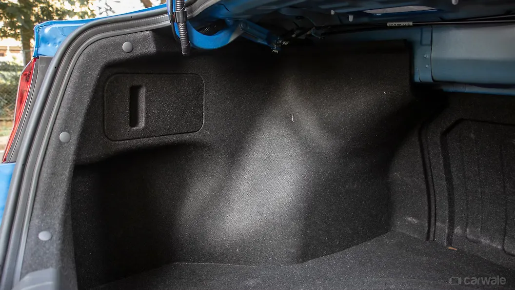 Elantra Boot Space Image, Elantra Photos in India - CarWale