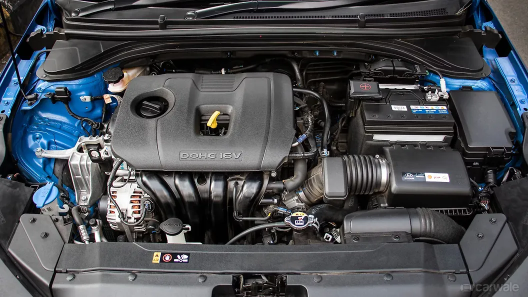 Elantra Engine Bay Image, Elantra Photos in India - CarWale