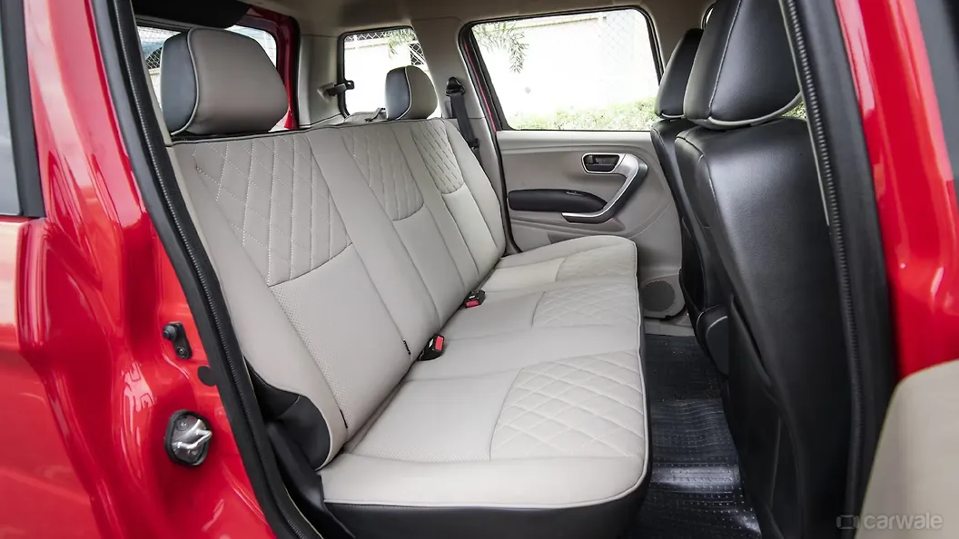 TUV300 Rear Seat Space Image, TUV300 Photos in India - CarWale