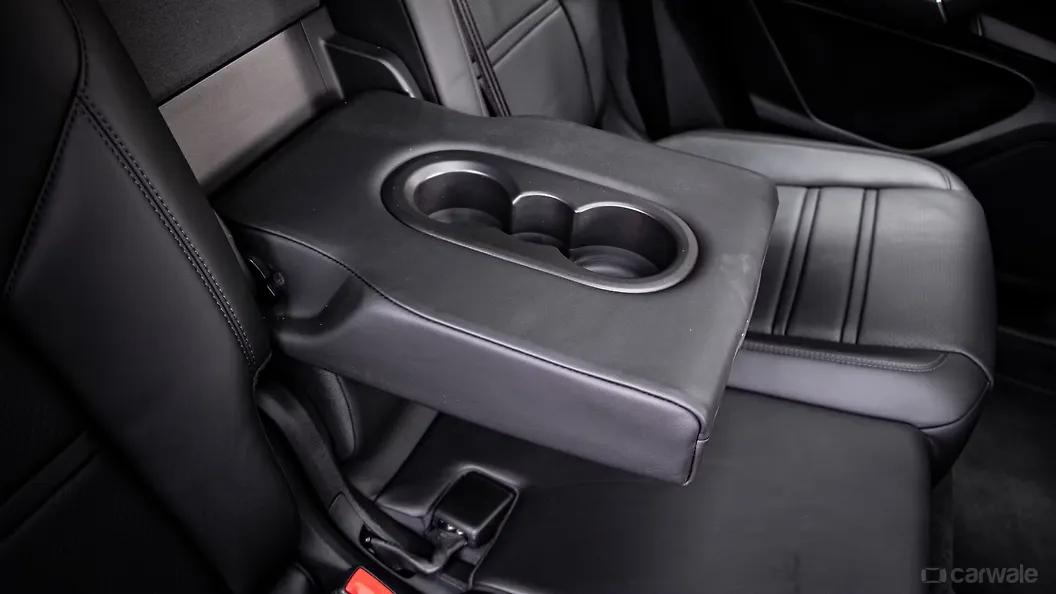 Cayenne Coupe Rear Row Centre Arm Rest Image, Cayenne Coupe Photos in ...