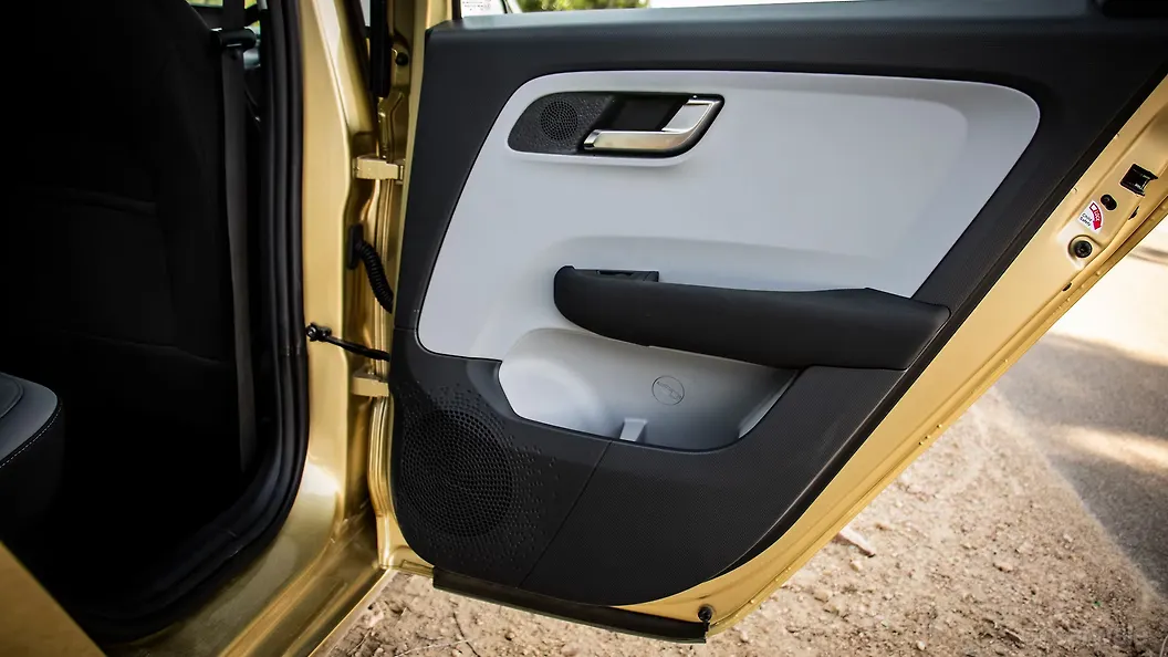 Altroz Door Image, Altroz Photos in India - CarWale