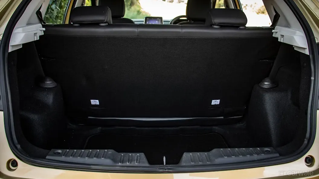 Altroz Interior Image, Altroz Photos in India - CarWale